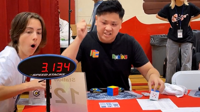 El estadounidense Max Park bate el récord mundial del cubo de Rubik en ...