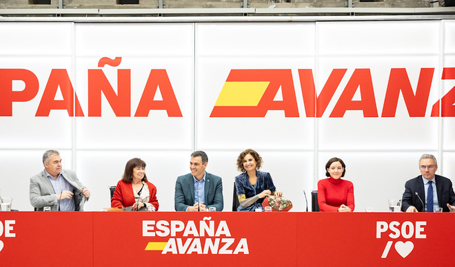 Sánchez incluye la bandera de España en la imagen del PSOE y planea una ...