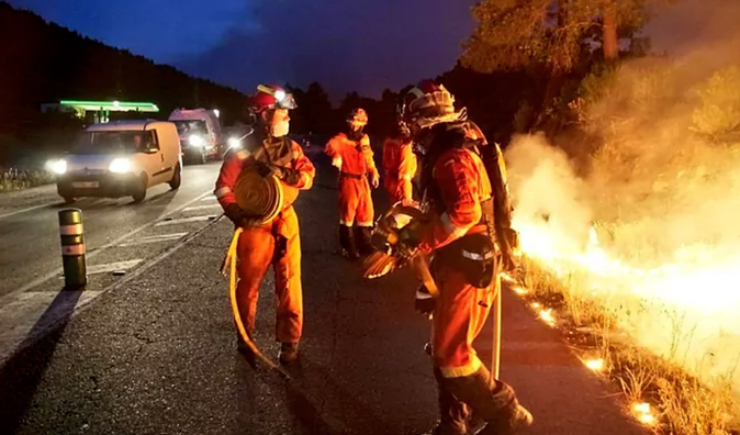 El incendio de Las Hurdes, que sigue fuera de control, obliga a evacuar ...