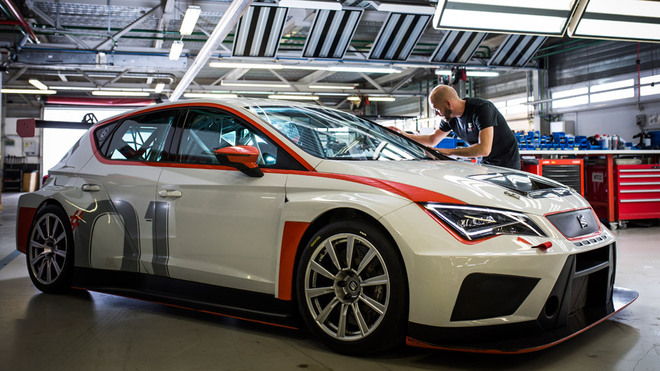 ¿Qué tiene más piezas, un coche de competición Seat o una Ducati de ...