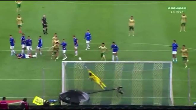 El impresionante gol de 'Messinho' a última hora... para mantener vivo ...