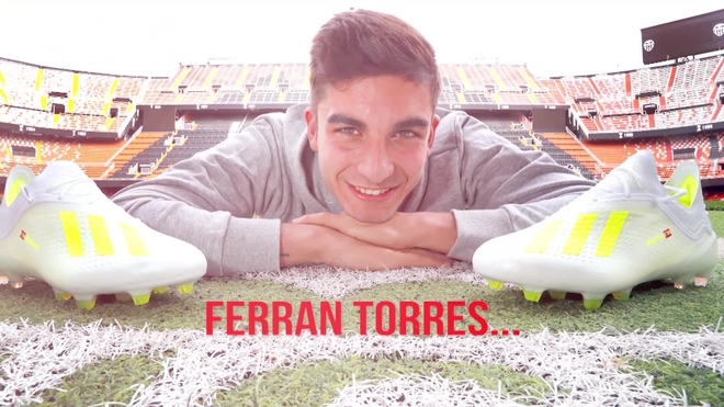 Manchester City: Official: Manchester City announce signing of Ferran ...