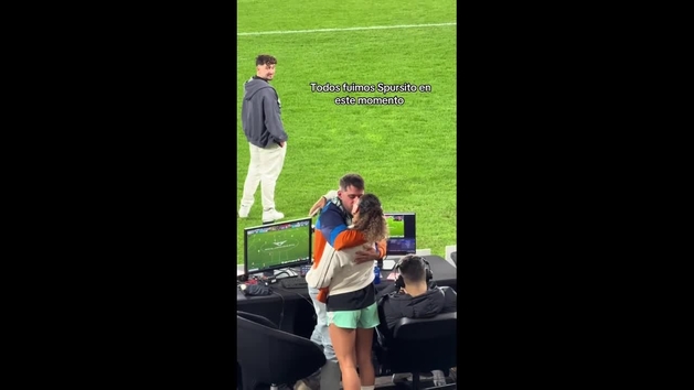 Así fue el beso de AuronPlay y Sara Ismael y la reacción de Spursito ...