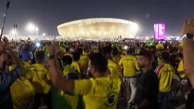 Los aficionados de Brasil celebran la victoria a ritmo de samba - MarcaTV