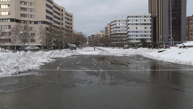 Plaza de Castilla y Paseo de la Castellana tras la intensa nevada - MarcaTV