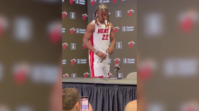 La NBA 'flipa' con el nuevo 'look' de Jimmy Butler