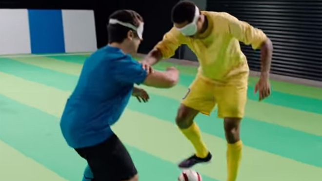 Neymar plays football... blindfold! | MARCA English