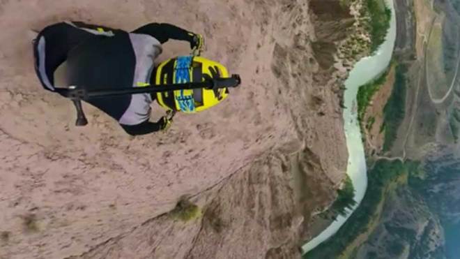 Ciclismo: El descenso vertical en bicicleta que te dará vértigo de solo ...