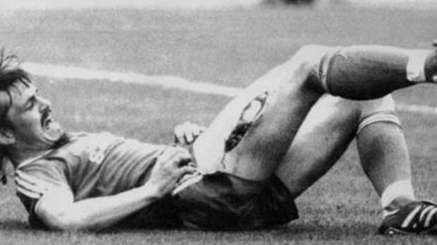 La horrible lesión de Ewald Lienen - MarcaTV