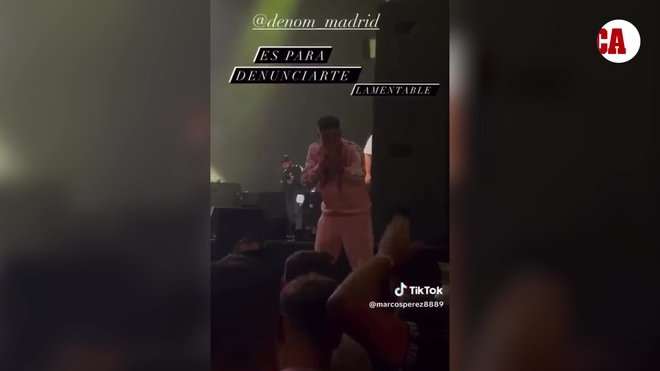 Denom se disculpa después de su 'microfonazo' en el festival de Holika