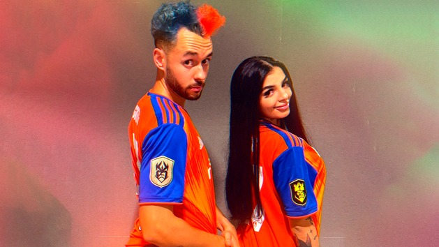 The Grefg cumple promesa a Karely Ruiz y posa con tanga junto a ella en su OnlyFans - MARCA MEXICO