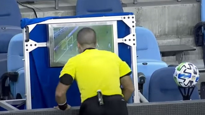 La revisión del VAR más rápida nunca vista: ¡ni medio segundo mirando ...