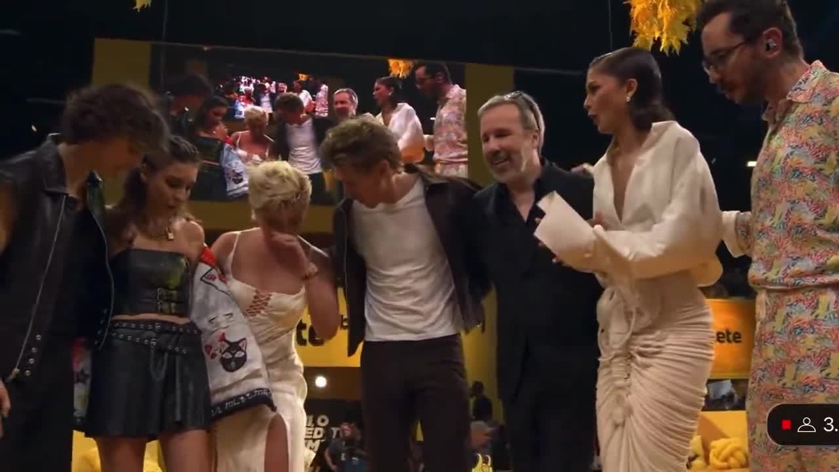 Florence Pugh gets hit in the eye with flying object at Dune: Part Two ...