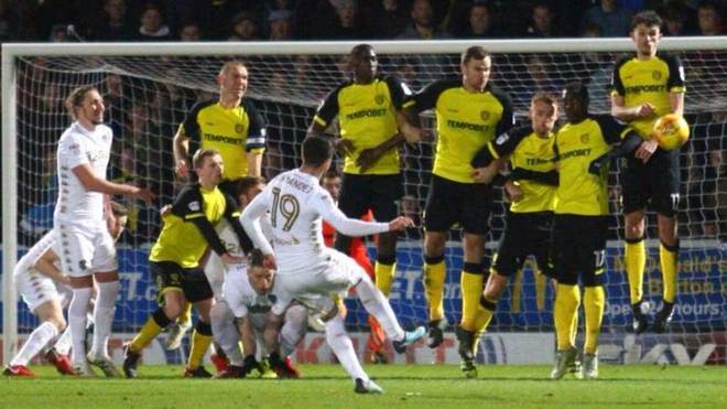 Football League Championship: El nuevo escudo del Leeds indigna a su ...