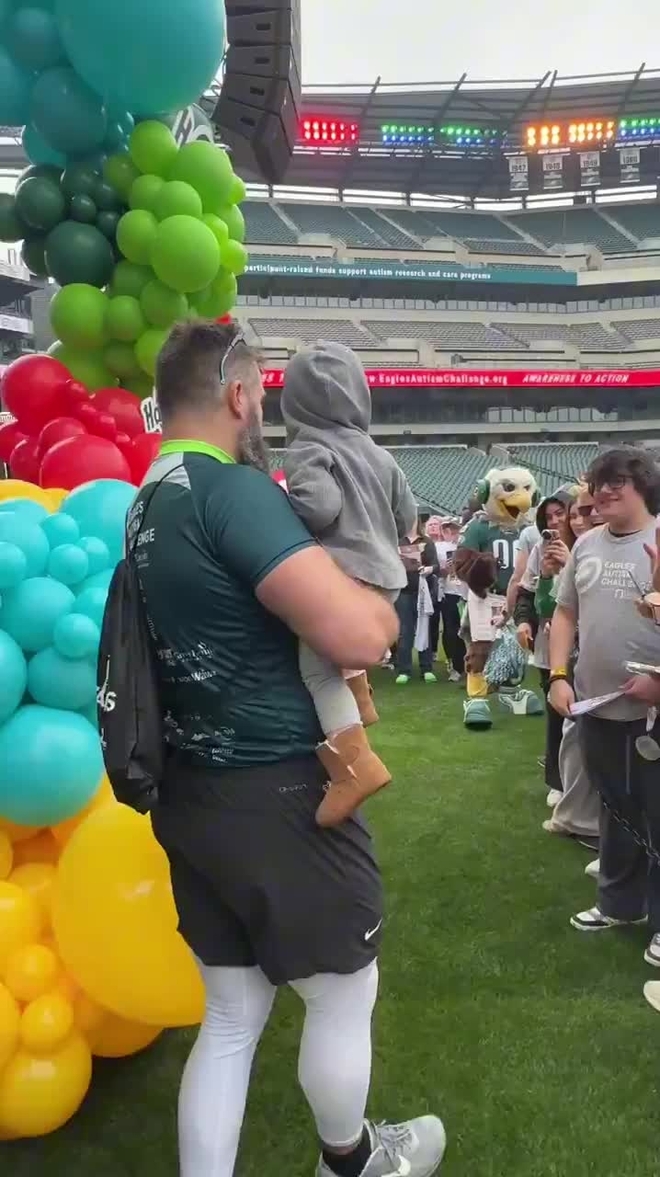 Eagles superfan gets middle finger team tattoo as show of undying ...