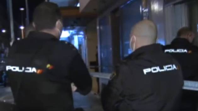 La Policía Investiga El Hallazgo De Dos Cadáveres Apuñalados En Un Bar