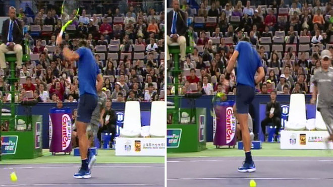 Nadal whacks his racket off his knees in anger | MARCA in English