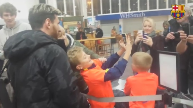 Messi makes two young fans' day | MARCA in English