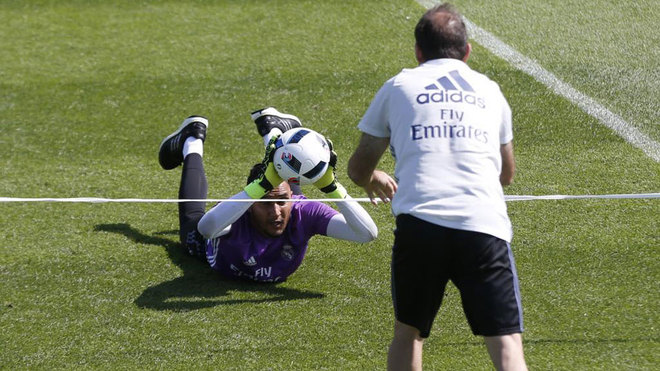 Keylor Navas trains alone amid injury recovery | MARCA English