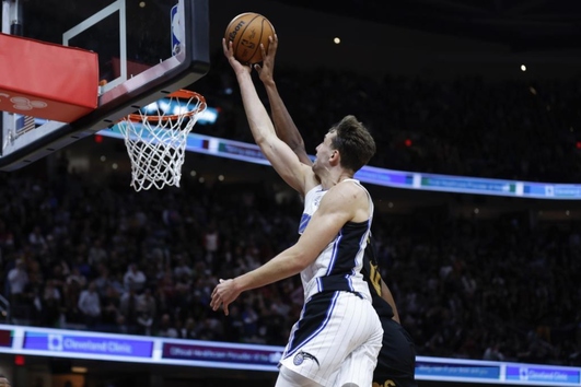 Evan Mobley 'nace' en Playoffs para dar a Cleveland la victoria: dos ...