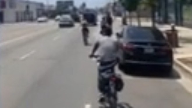 NBA: LeBron James' peaceful bike ride through Los Angeles | MARCA in ...
