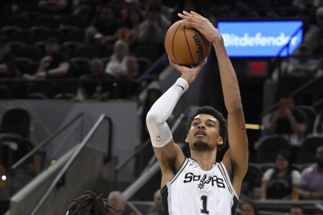 Los Spurs sobreviven a un Wembanyama obcecado con el triple