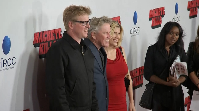 Gary Busey exposes his penis and urinates in public while smiling at ...