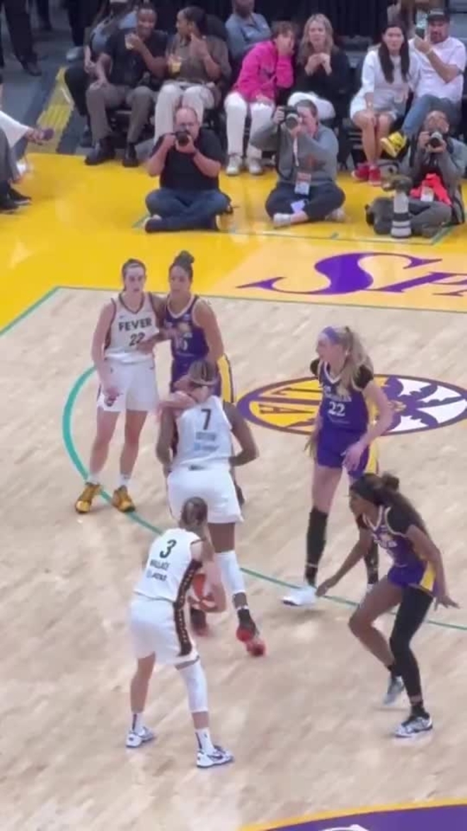Caitlin Clark channels Steph Curry with incredible deep range shot in Fever's first win | Marca