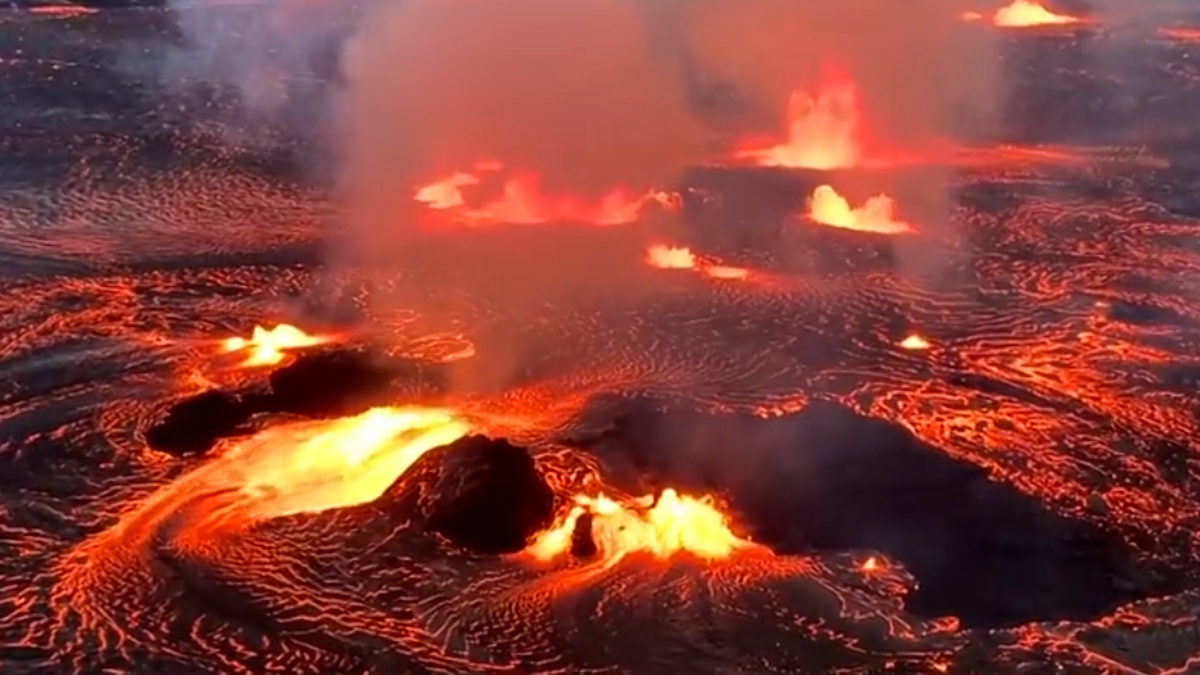 Violent lava-filled eruption takes place at Kilauea Volcano's summit in ...
