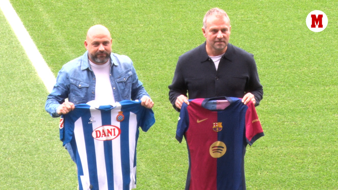 Cordial encuentro entre Hansi Flick y Manolo: abrazo, encajada de manos ...